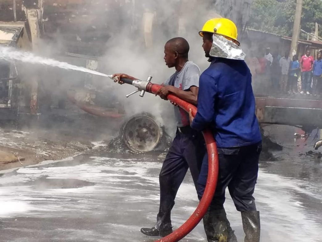 Fire engulfs Enugu petrol station | Premium Times Nigeria