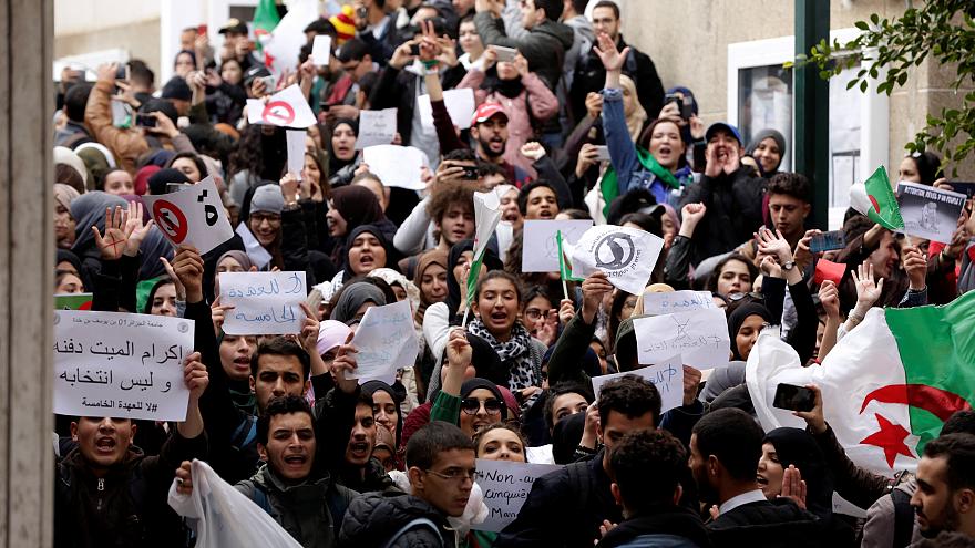 Algeria crisis: Hundreds protest Bouteflika's new government
