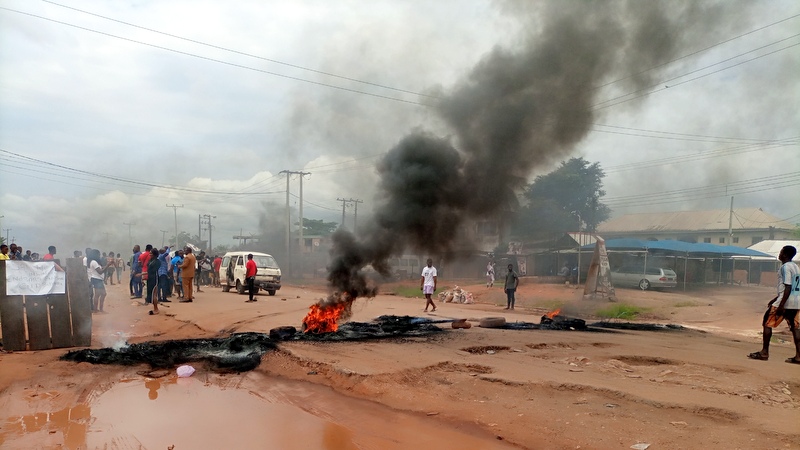 #EndSARS: Violence as protesters block entry, exit points in Benin