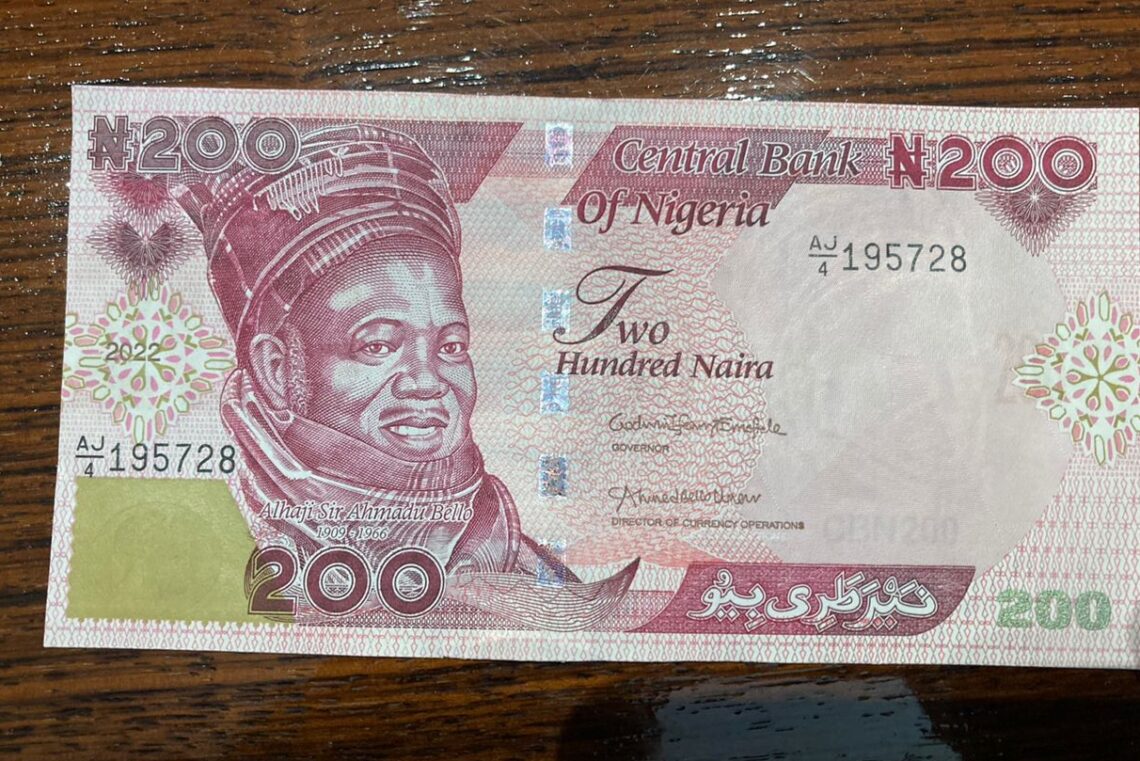 PHOTOS Buhari Unveils Nigeria s New Naira Notes