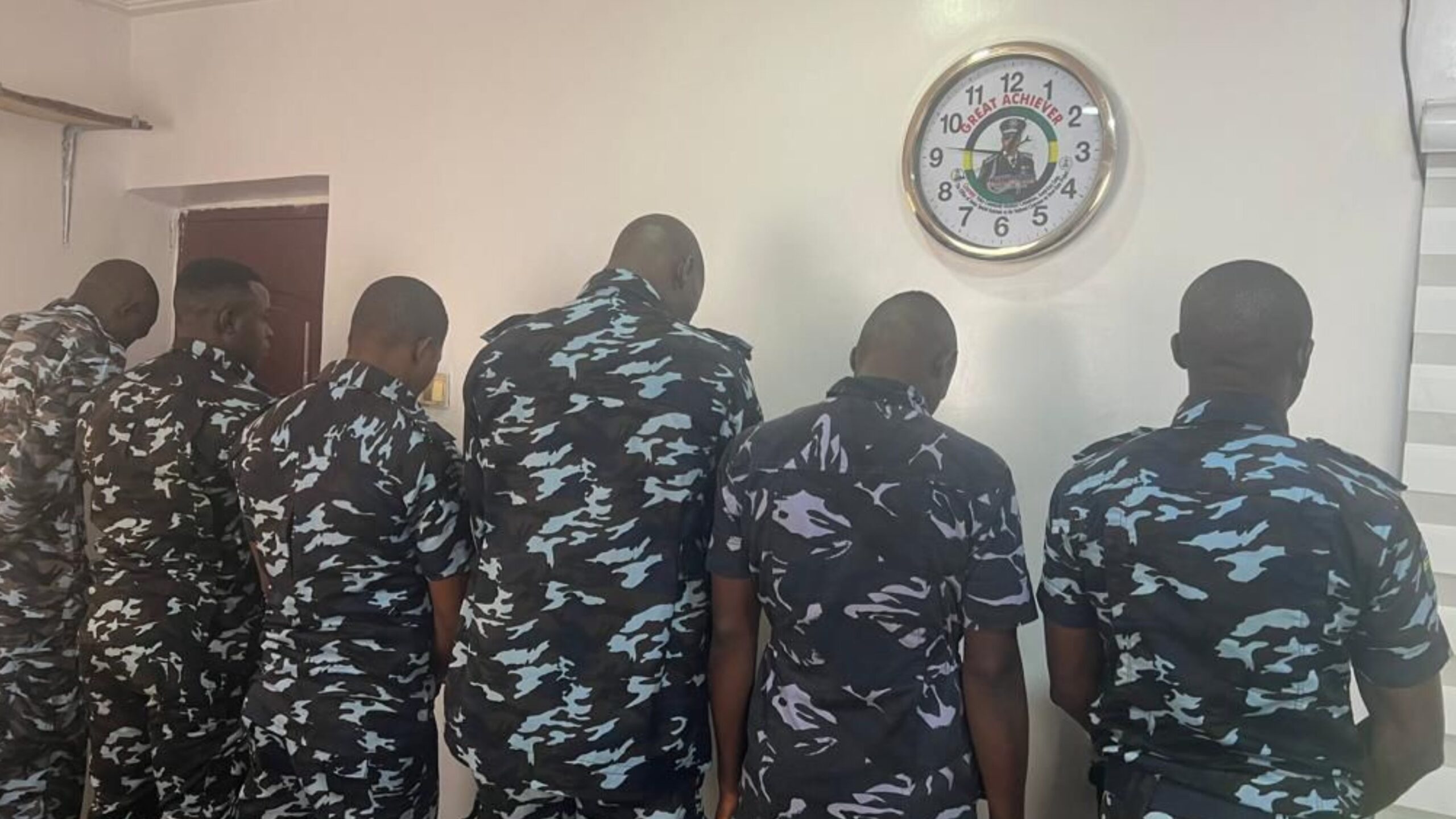 Armed police operatives allegedly raid shop, rob residents of phones